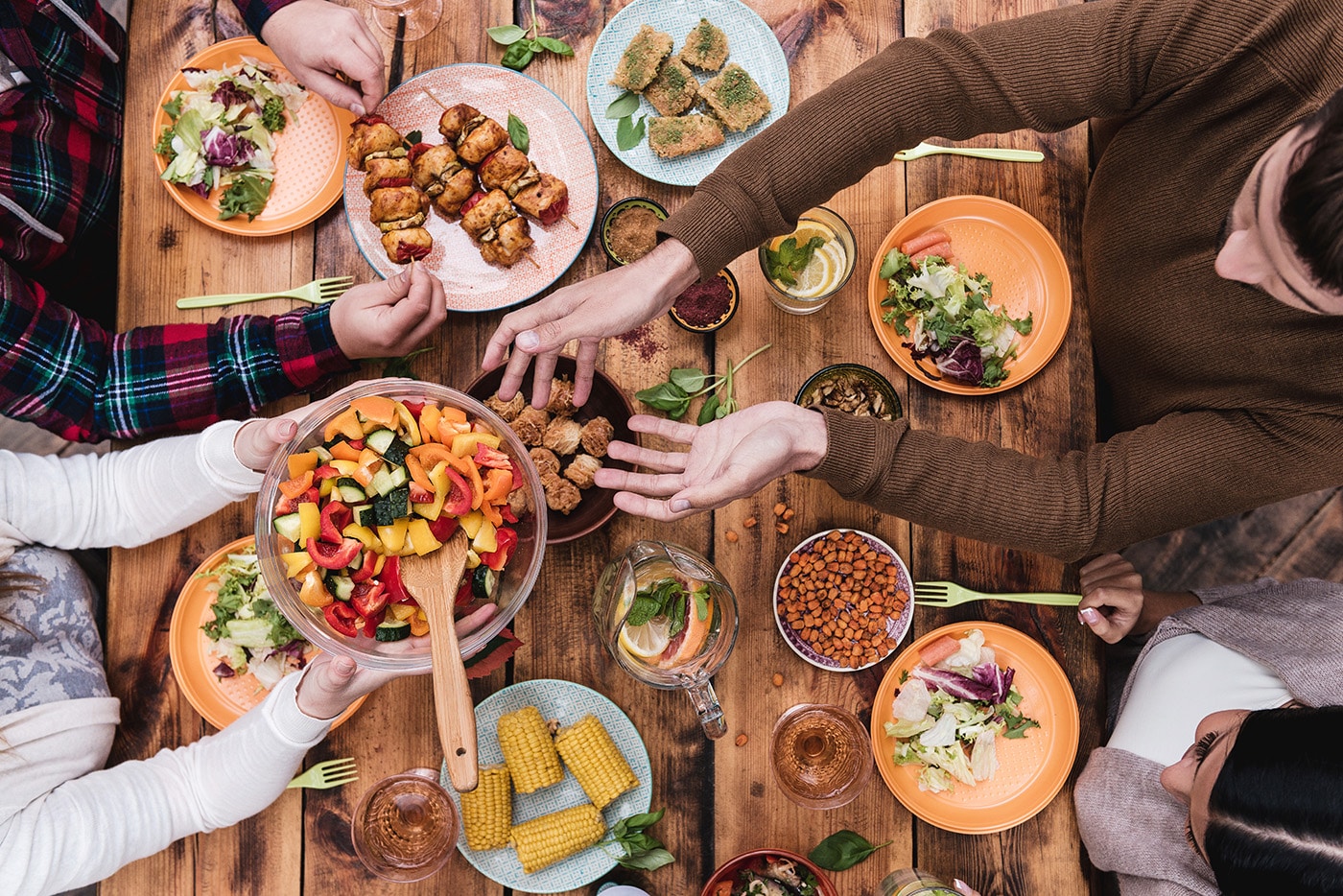 How To Host A Memorable Family Gathering - OutsideResource