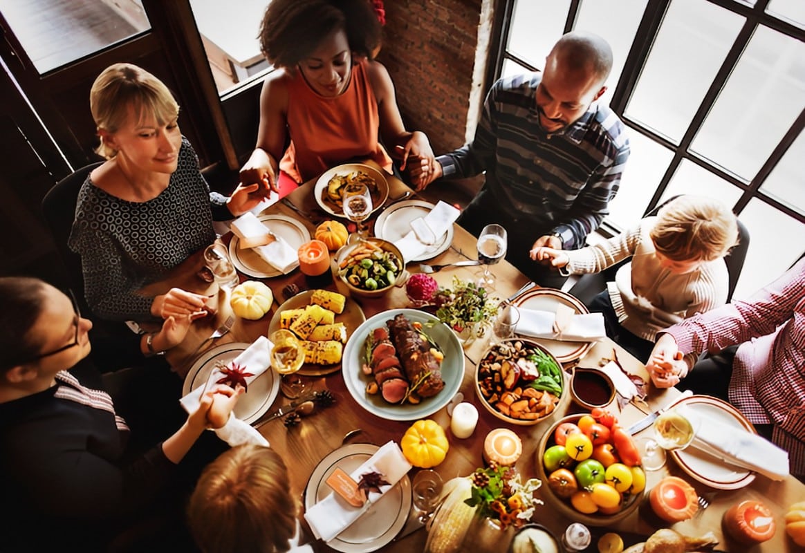 How To Host A Memorable Family Gathering - OutsideResource
